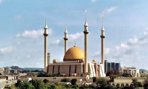 Masjid Abuja Nigeria: Keindahan dan Kemegahan Arsitektur Islam di ...